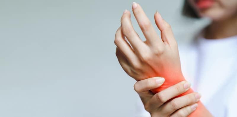 Sakit Pergelangan Tangan: Ini Simptom, Punca Dan Cara Merawatnya