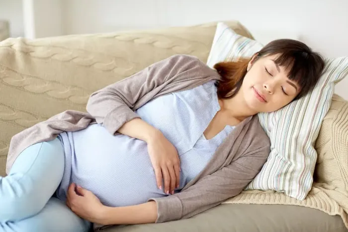 Posisi Tidur Ketika Hamil Yang BAHAYA, Jangan Buat Selalu Ya!