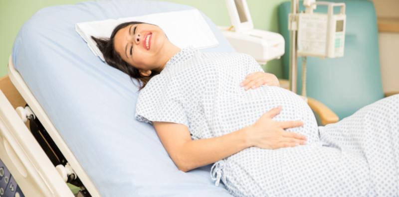 Proses Bersalin Normal, Ibu Sering Terberak Waktu Meneran? Usah Malu!