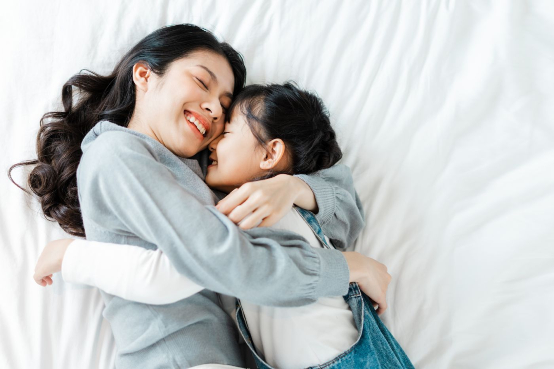 Memeluk Anak Berikan 7 Kebaikan Ini Buat Si Manja, Jom Amalkan Mama!