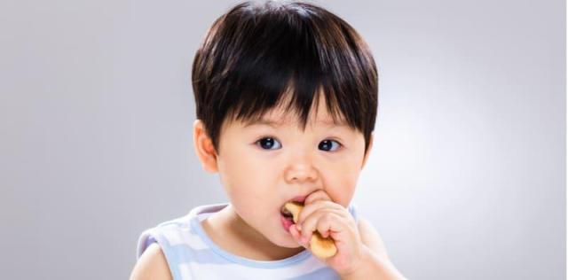 Biskut Baby 6 Bulan? Ini 7 Sebab Ibu Patut Elak Berikan Pada Si Manja