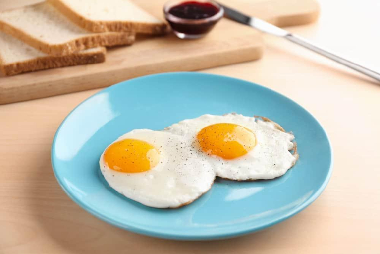 Telur Mata Style Kedai Makan: Ikut 2 Teknik Goreng Telur Mata Kerbau