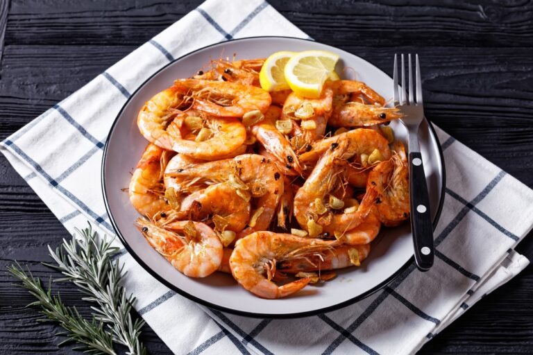 Makan Udang Jangan Dibuang Kulitnya, Ini Manfaat Makan Kulit Udang!