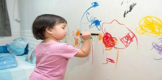 Anak Conteng Dinding? Ini 5 Cara Berkesan Hilangkannya - Hello Doktor