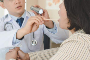Tonsil Bengkak - Apa Punca, Gejala & Kesan Kondisi Pada Tekak Ini?