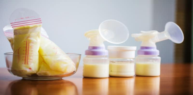 Warna Susu Ibu Putih Kuning? Coklat & Hitam Pun Ada, Fahami Sebabnya