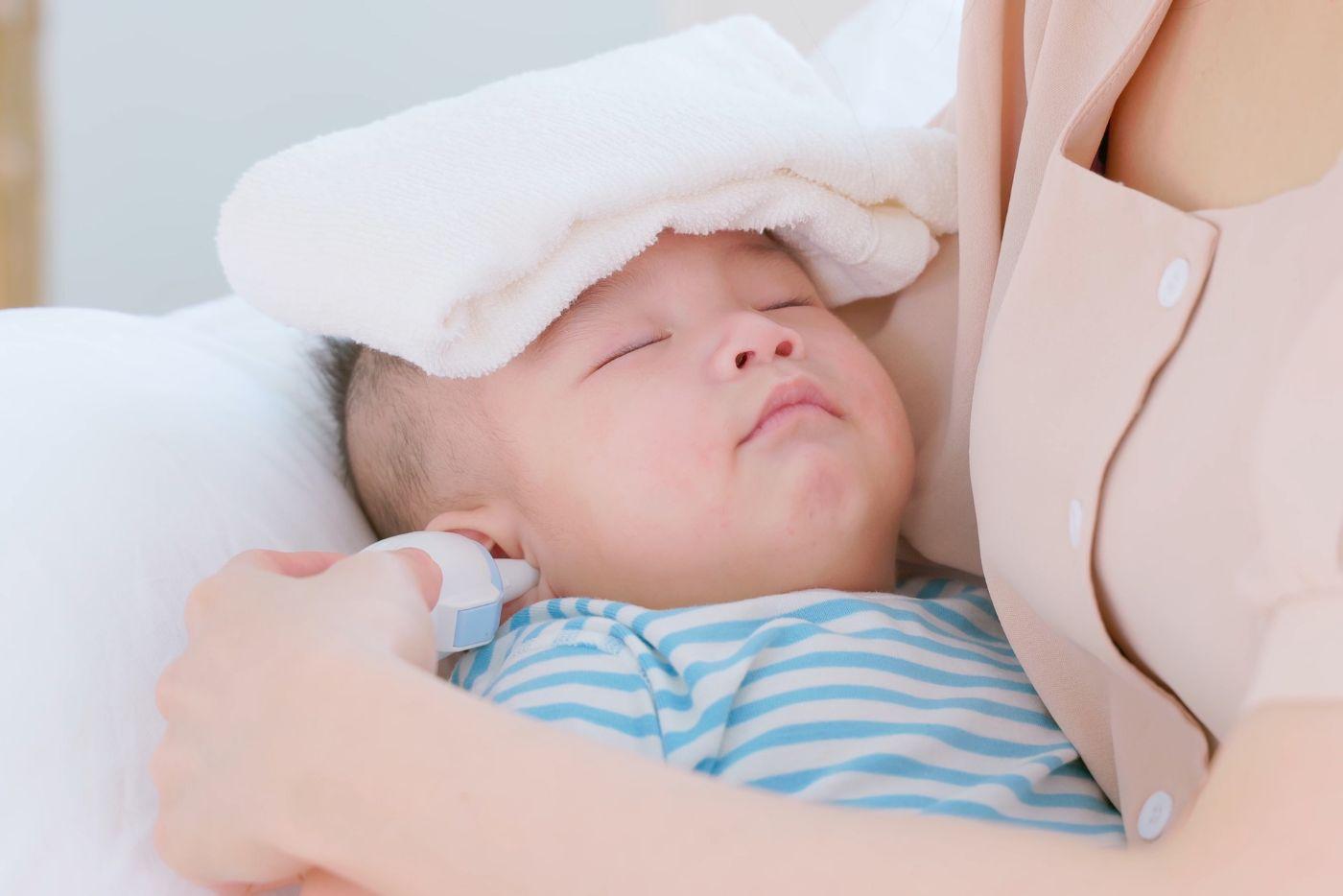 Tanda Bayi Demam Yang Perlu Ibu Bapa Kenal Pasti, Baru Tak Risau!