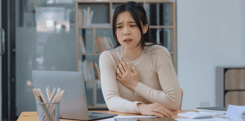 Tanda Tanda Anxiety Attack: Tenangkan Diri Anda Dengan 7 Teknik Ini!